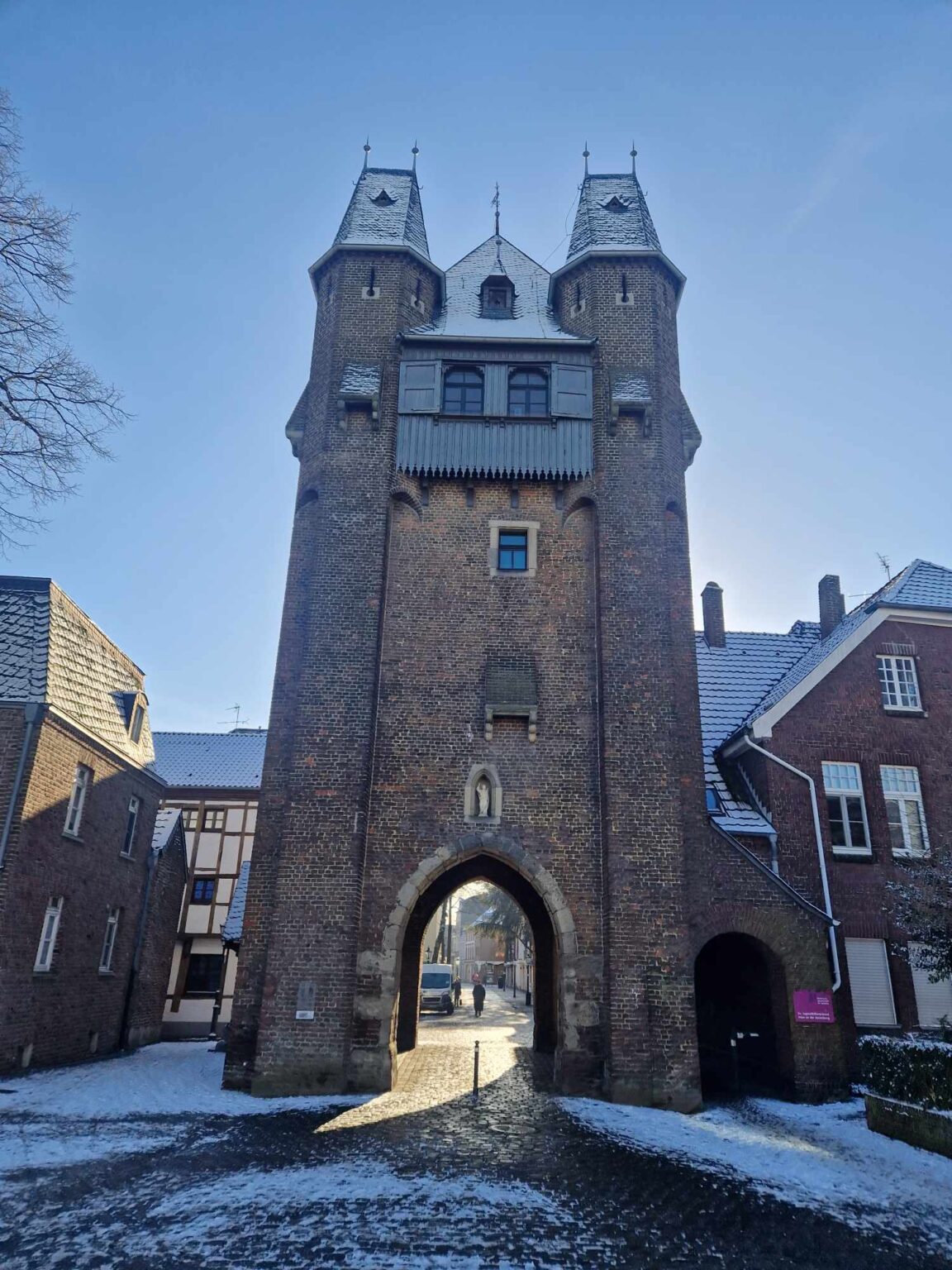 Historische Stadttore Und Wehrbauten –Verteidigung Entdecken